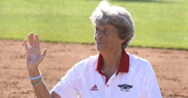 FAU Softball Coach Joan Joyce Gets 900th Career Win Boca Raton News Most Reliable Source 