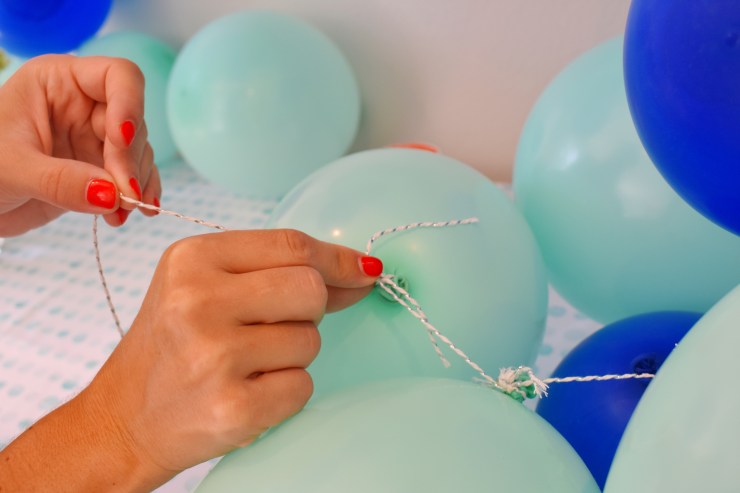 DIY Balloon Garland diy-balloon-garland