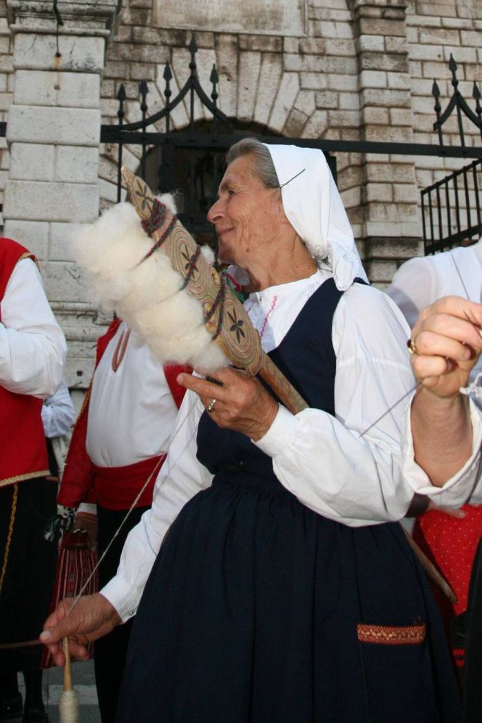 Narodni običaj za obradu vune - Narodni.NET