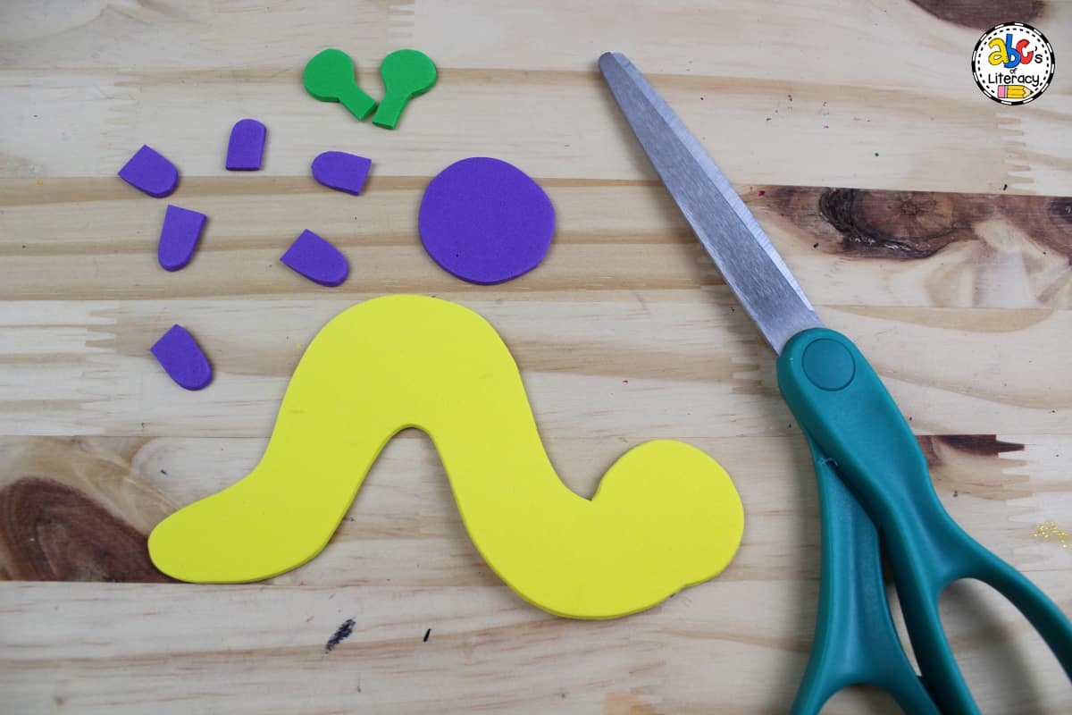 Inch Worm Craft For Kids - ABCs of Literacy