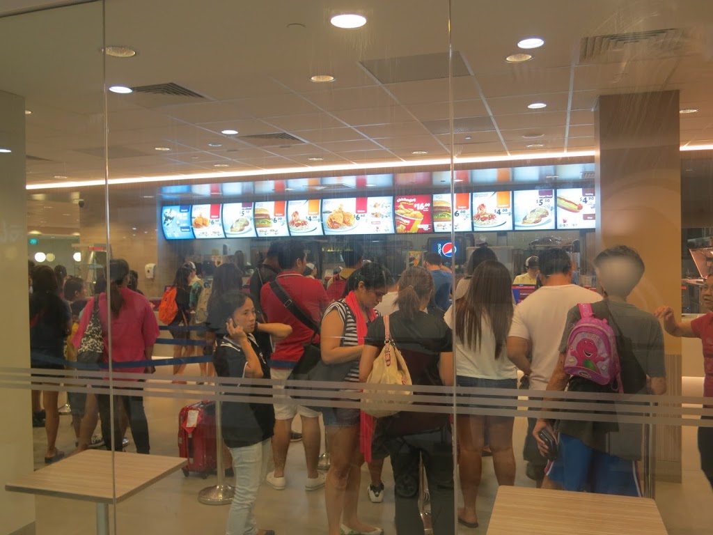 Jollibee Singapore's Long Long Lines - A Deecoded Life
