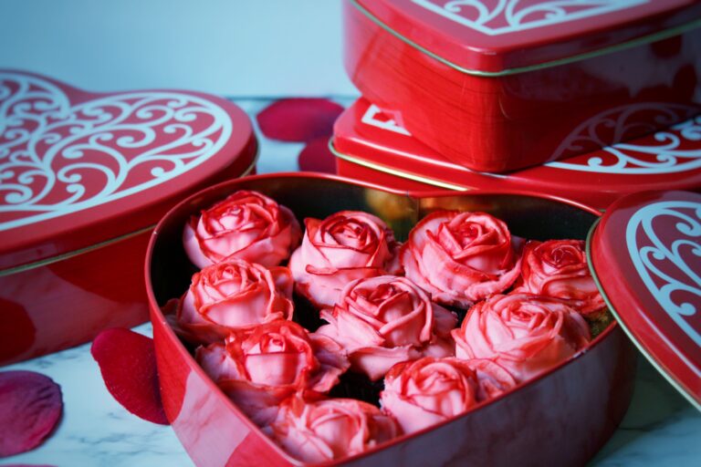 Share the Love With Mini Rose Cupcakes - American Cake Decorating