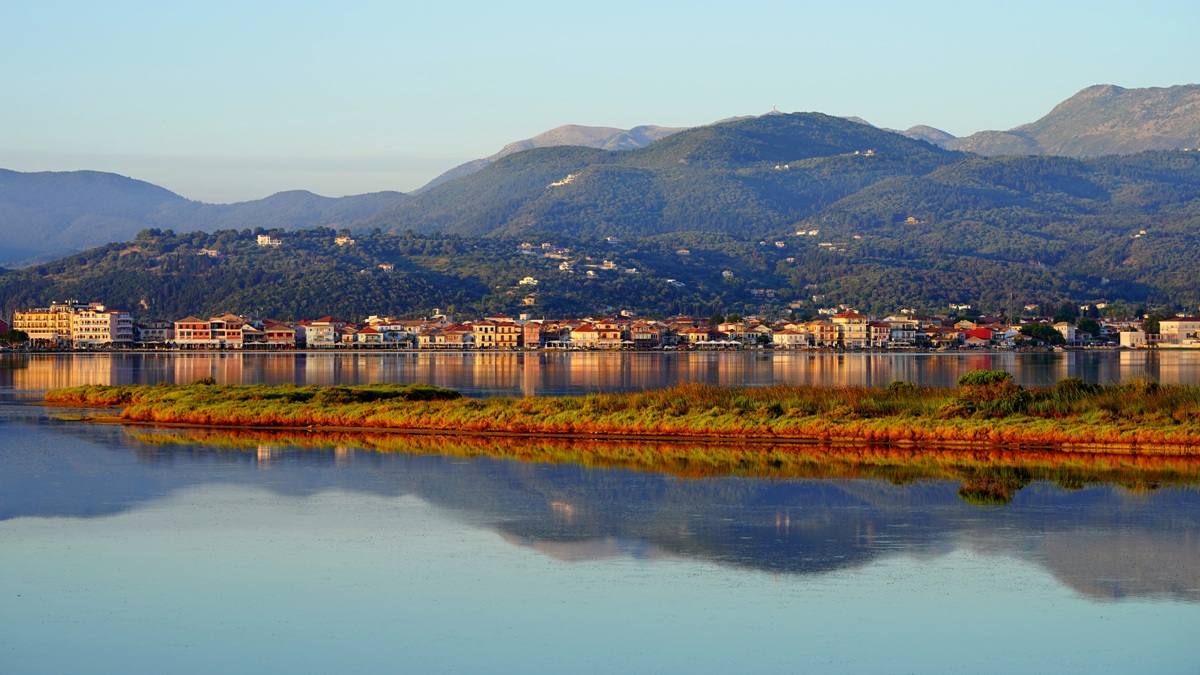 Πρωινή βόλτα στη Χώρα της Λευκάδας - aromalefkadas - Ενημερωτική ...