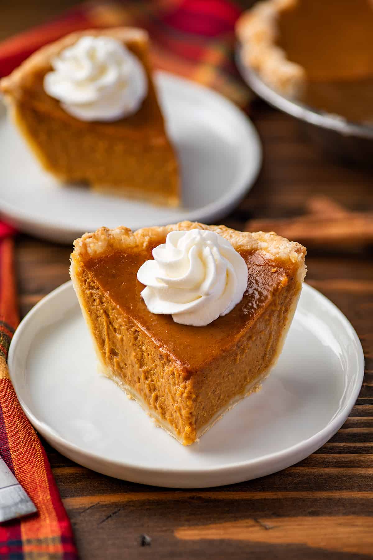 Small Pumpkin Pie - Baking Mischief