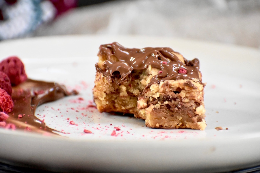 raspberry and nutella cookie bars – bite | Baking Off Script