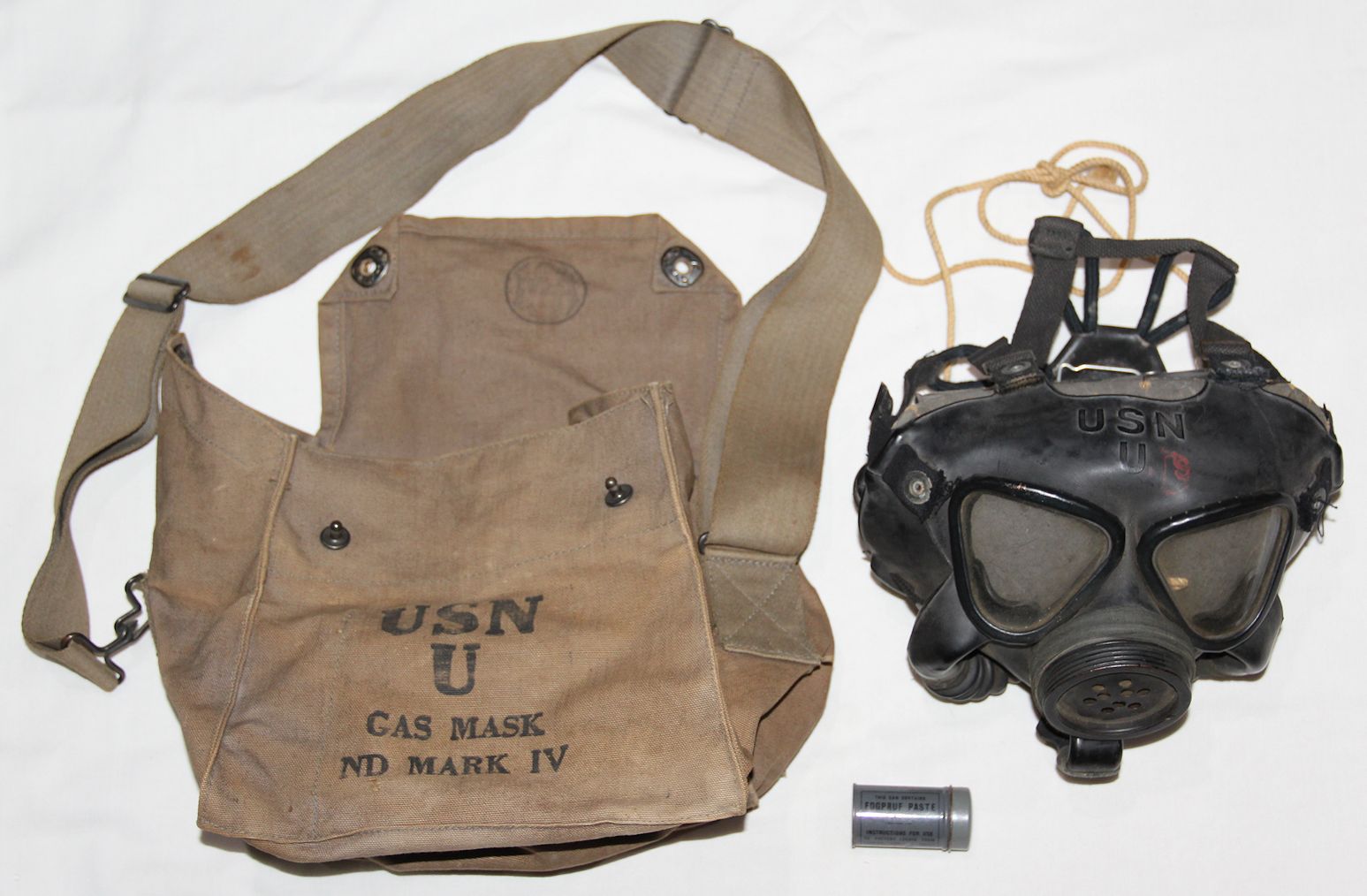 E236. WWII USN MKIV GAS MASK WITH BAG AND INSTRUCTIONS - B & B Militaria