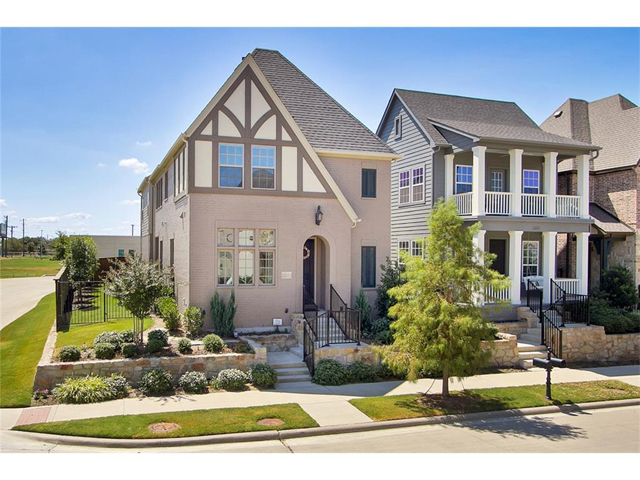 Austin Waters Villa Has Style, Amenities For Miles
