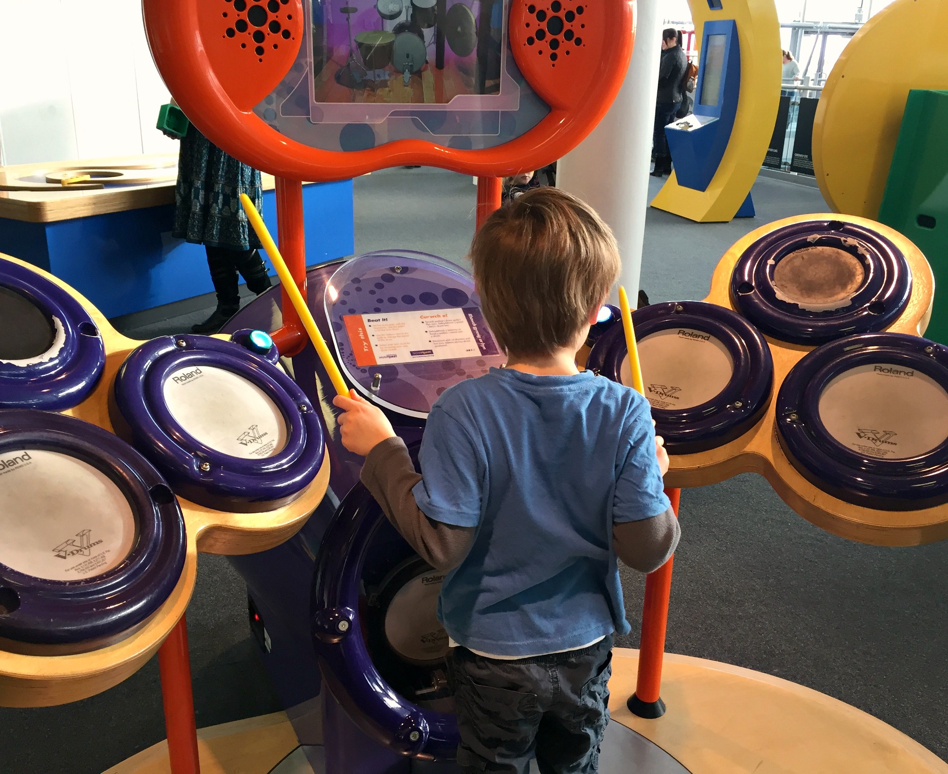 Hands-on science fun at Techniquest Cardiff Bay toddler day - Cardiff ...