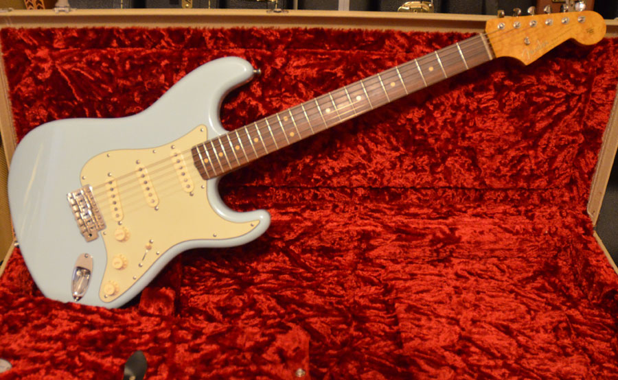 ’60s Sonic Blue Stratocaster Tribute | ChasingGuitars