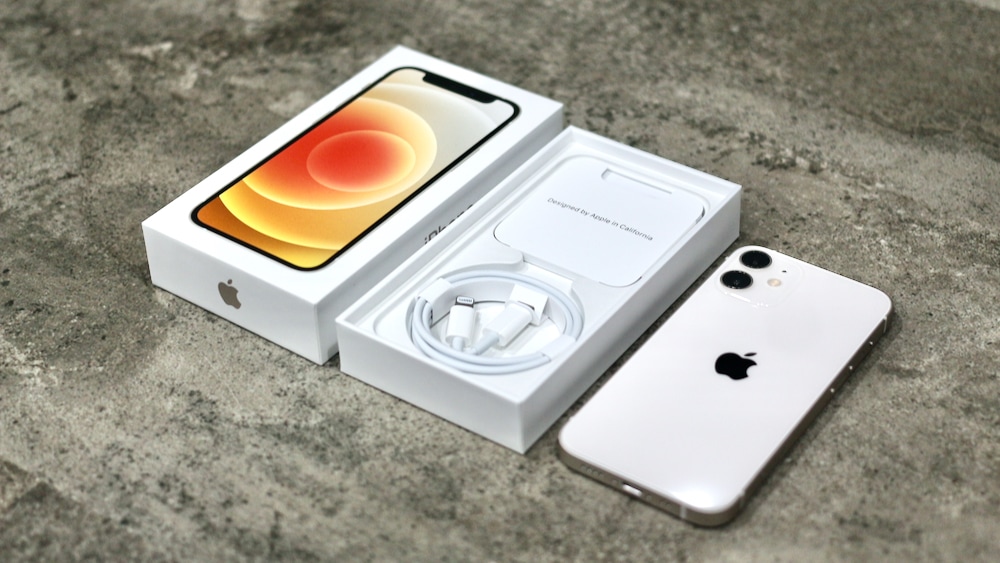 iPhone 12 mini 白色，第一手的完整開箱 - CJay Tech