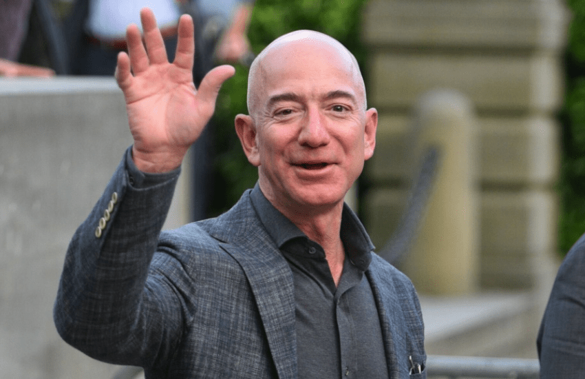 Jeff Bezos recupera el puesto como la persona más rica del mundo ...