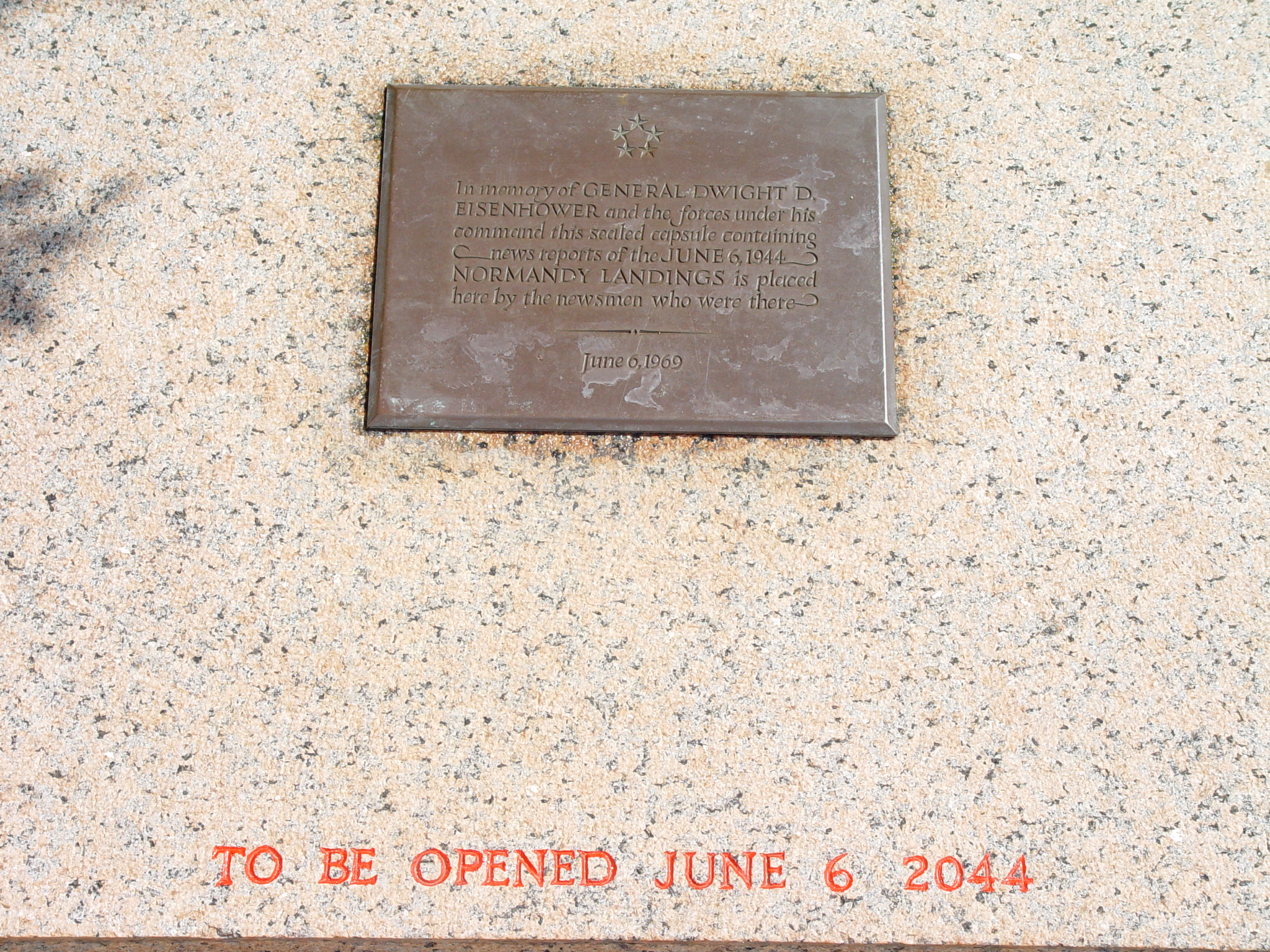 9GAG’s Meme Monument – commonuseless