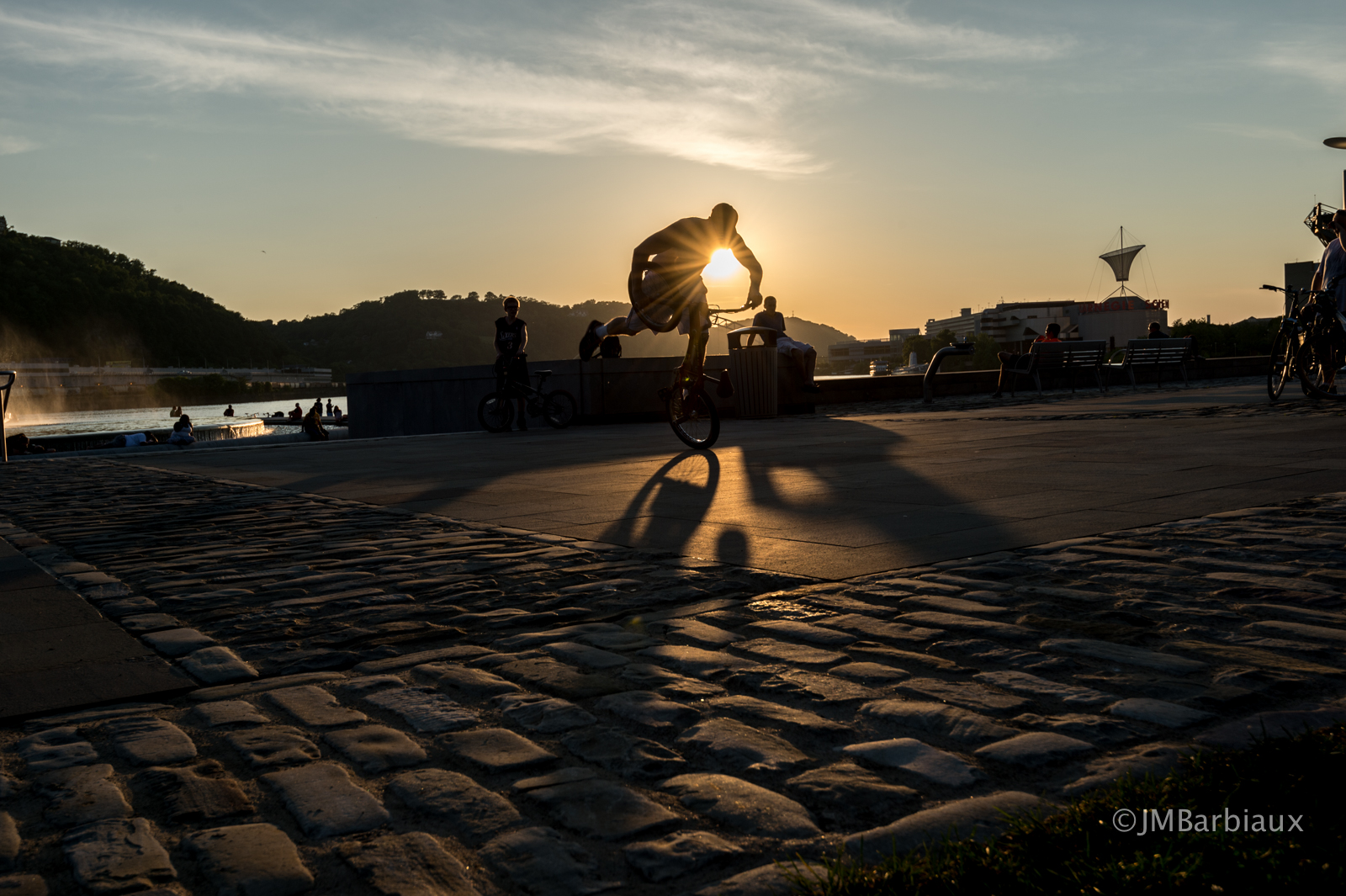 Why The Golden Hour Still Rules In Street Photography | DecisiveShot