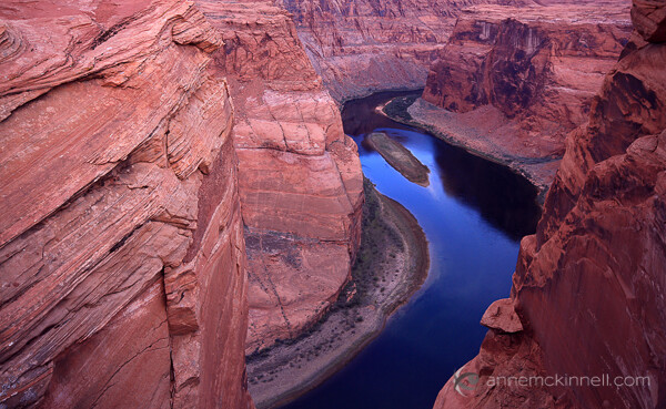 how-to-create-compelling-compositions-with-curves