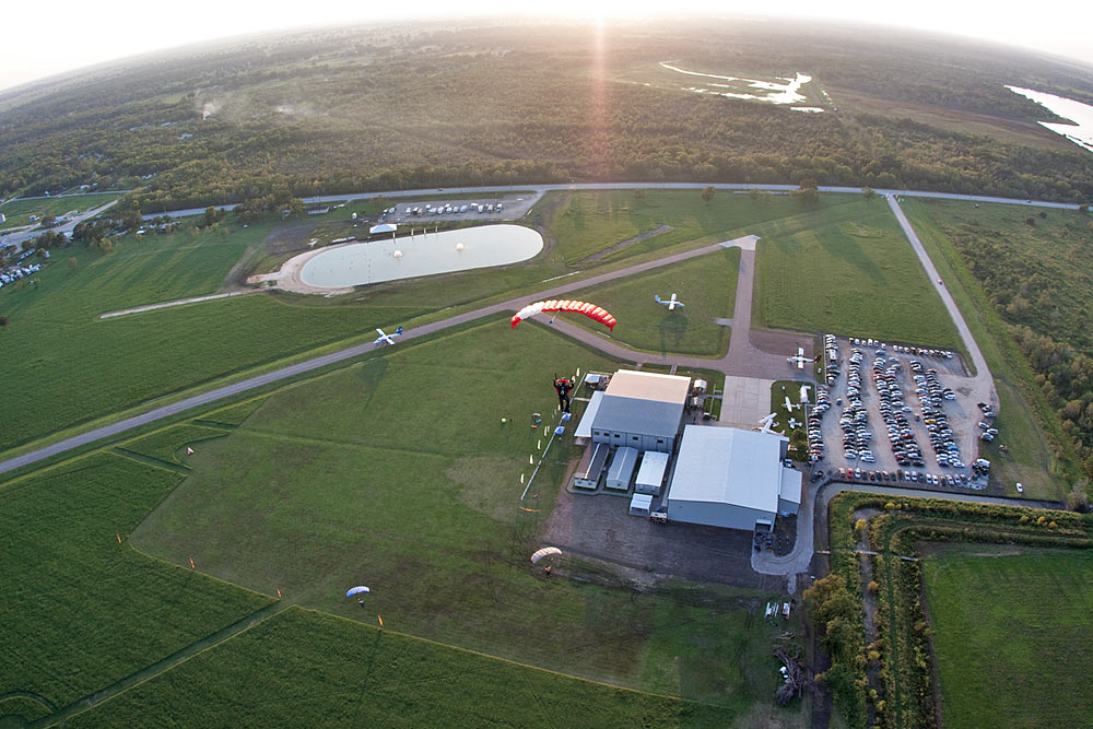Skydive Spaceland-Houston - Dropzones and Tunnels.com