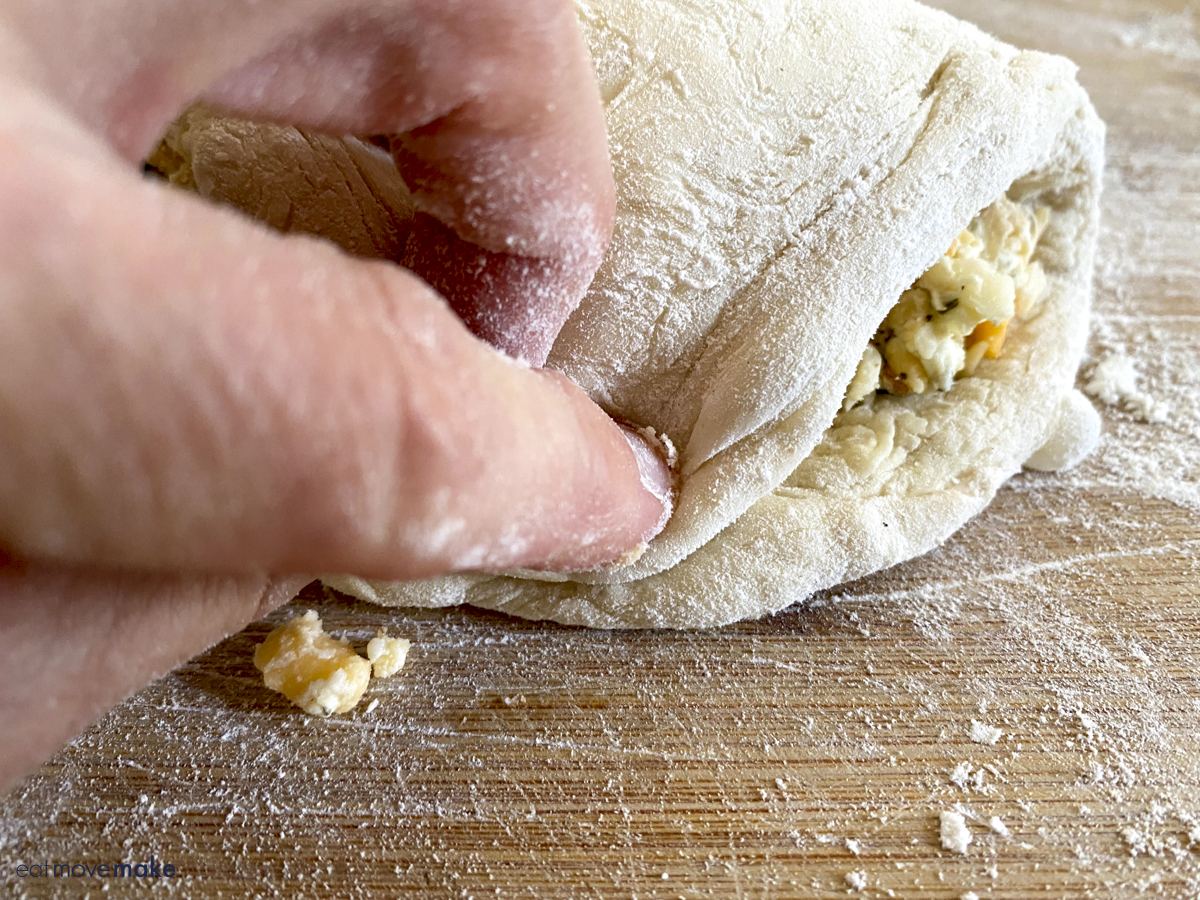 Thanksgiving'ish Calzones (Oven-Baked Thanksgiving Calzones)