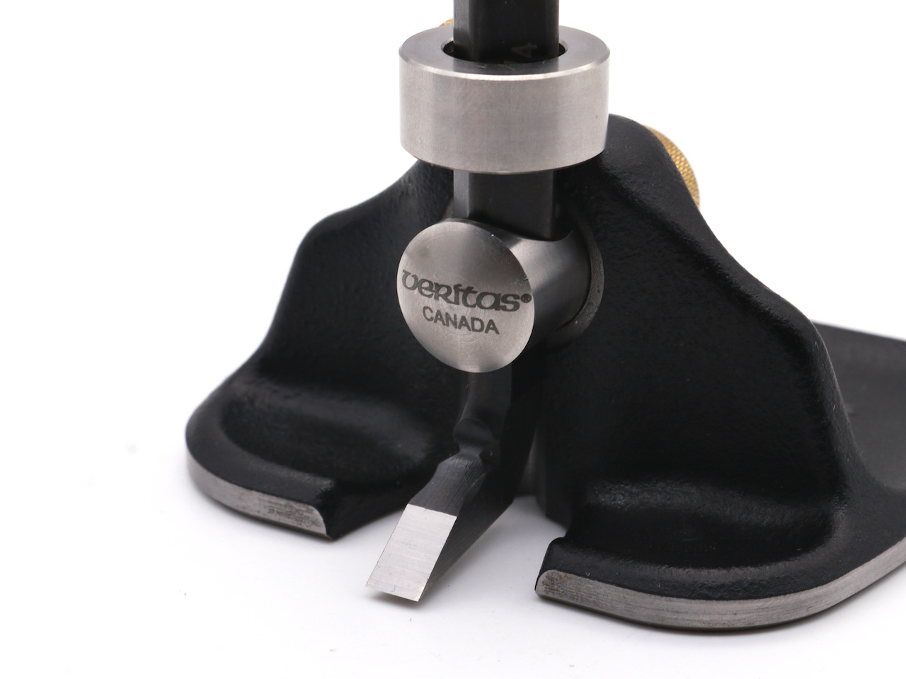 Veritas Medium Router Plane Review - PMV11 Blade & Depth Stop