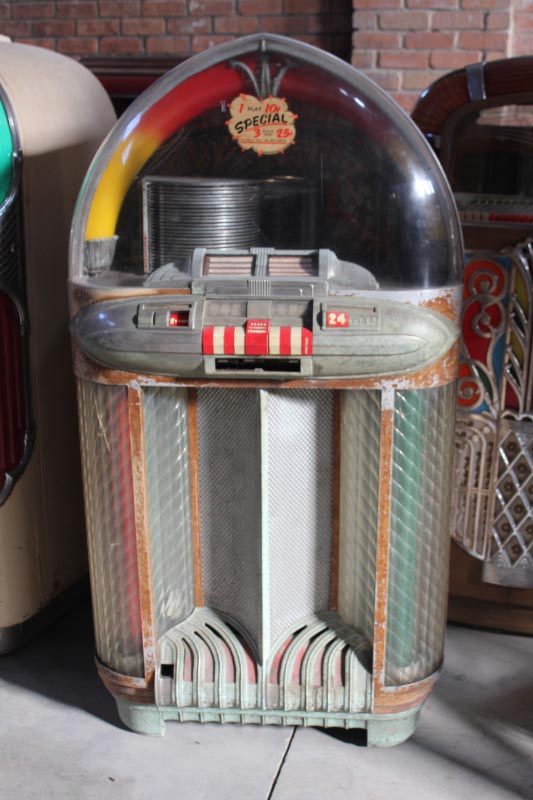 1948 Wurlitzer Jukebox 1100 | FantomWorks