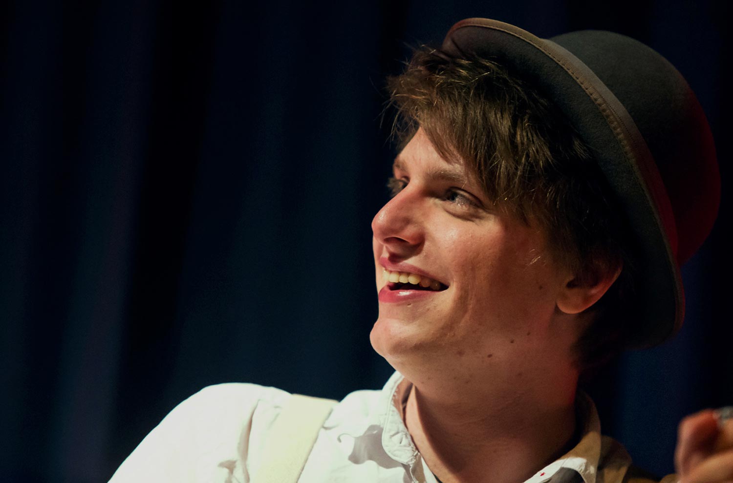 "Humor darf alles". Interview mit Moritz Neumeier, Stand-Up-Comedien