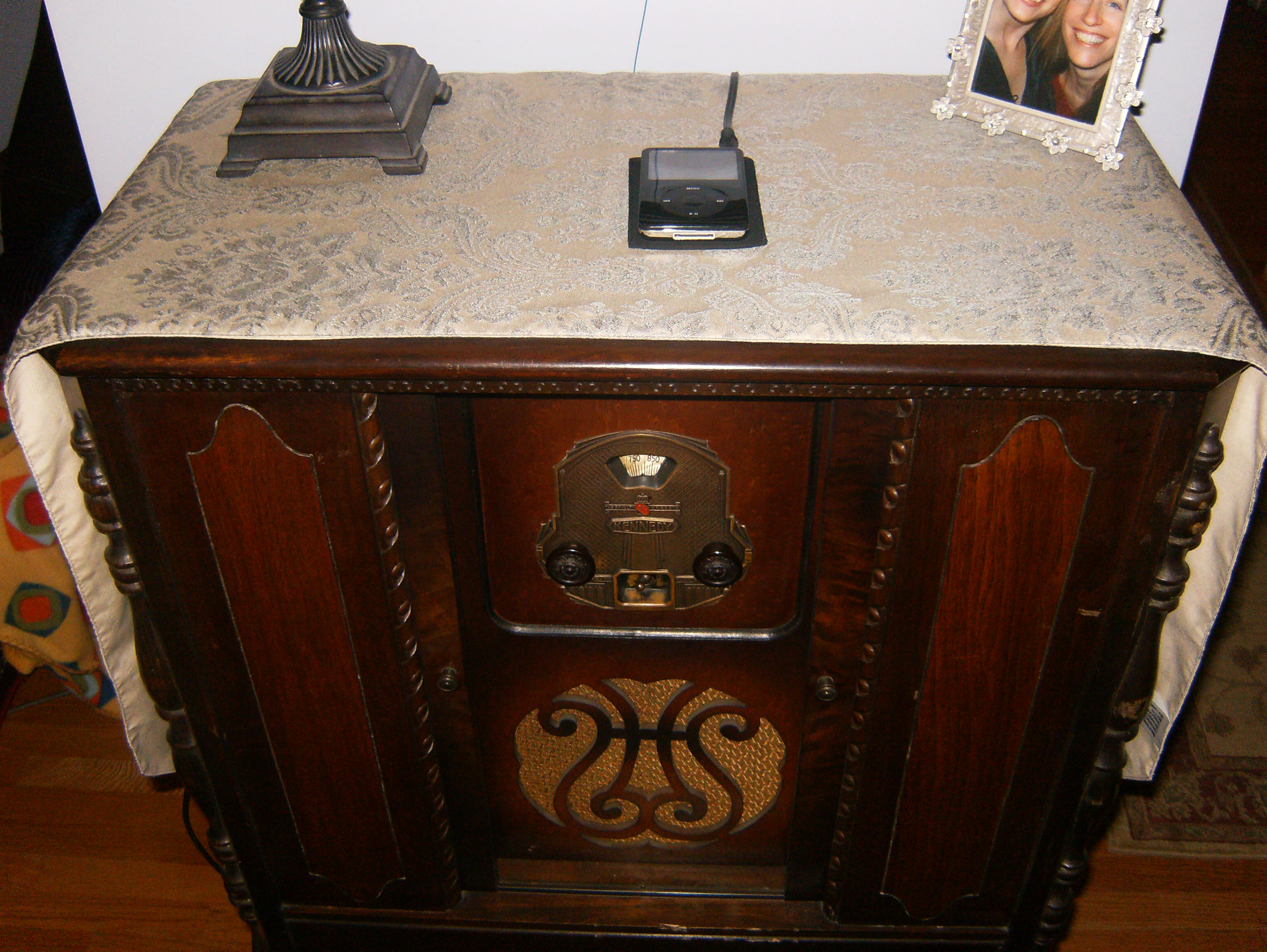 Poor Audio Quality Made Great: Listen To Vintage Music Using An Antique ...