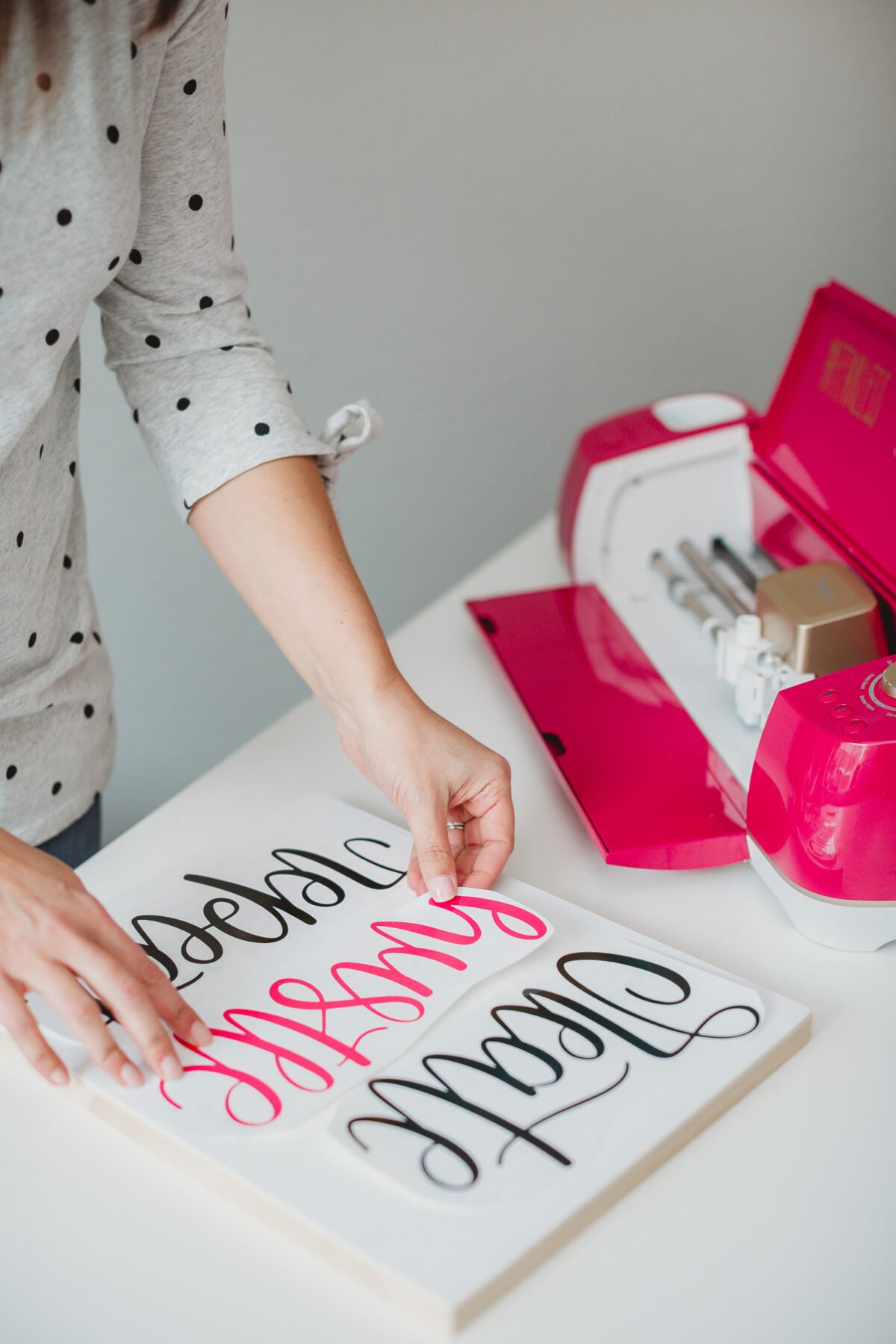 Using Vinyl On Painted Wood With The Cricut Wild Rose Bundle using-vinyl-on-painted-wood-with-the-cricut-wild-rose-bundle