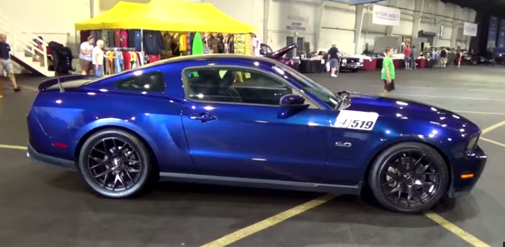 Ford Mustang Blue 2012