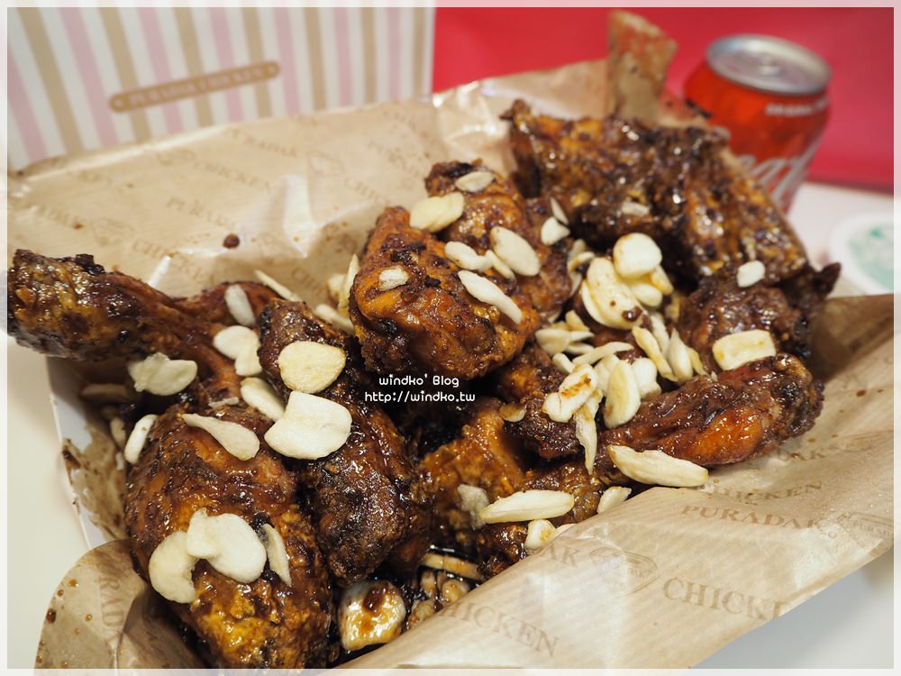 首爾食記∥ 弘大站/望遠市場美食。PURADAK Chicken/푸라닭치킨-不一樣的精品炸雞包裝路線，黑蒜炸雞的甜醬好優秀 - windko ...
