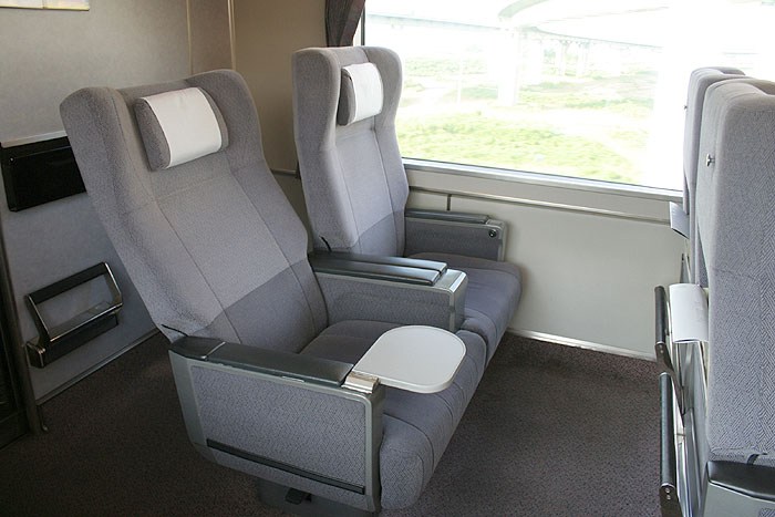 Kansai Airport Limited Express Haruka route and timetable. Direct ...