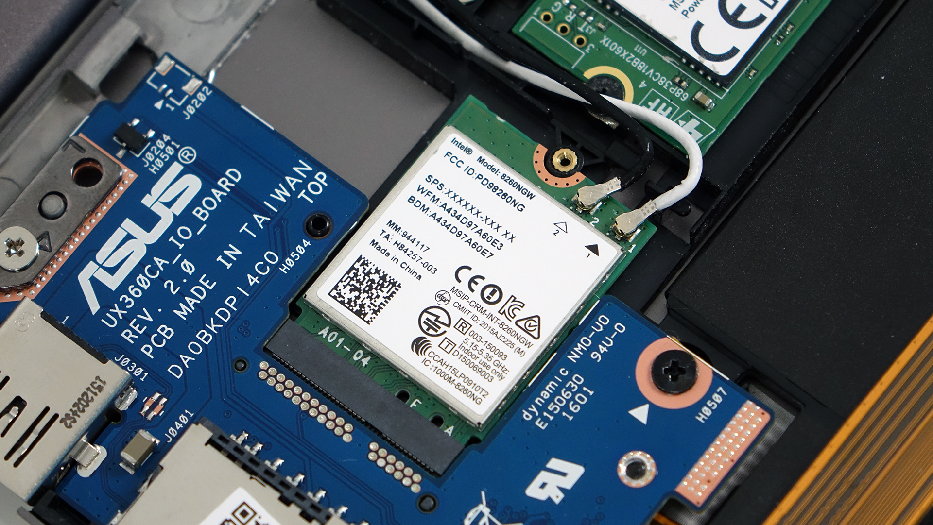 Inside ASUS ZenBook Flip UX360 – disassembly, internal photos and ...