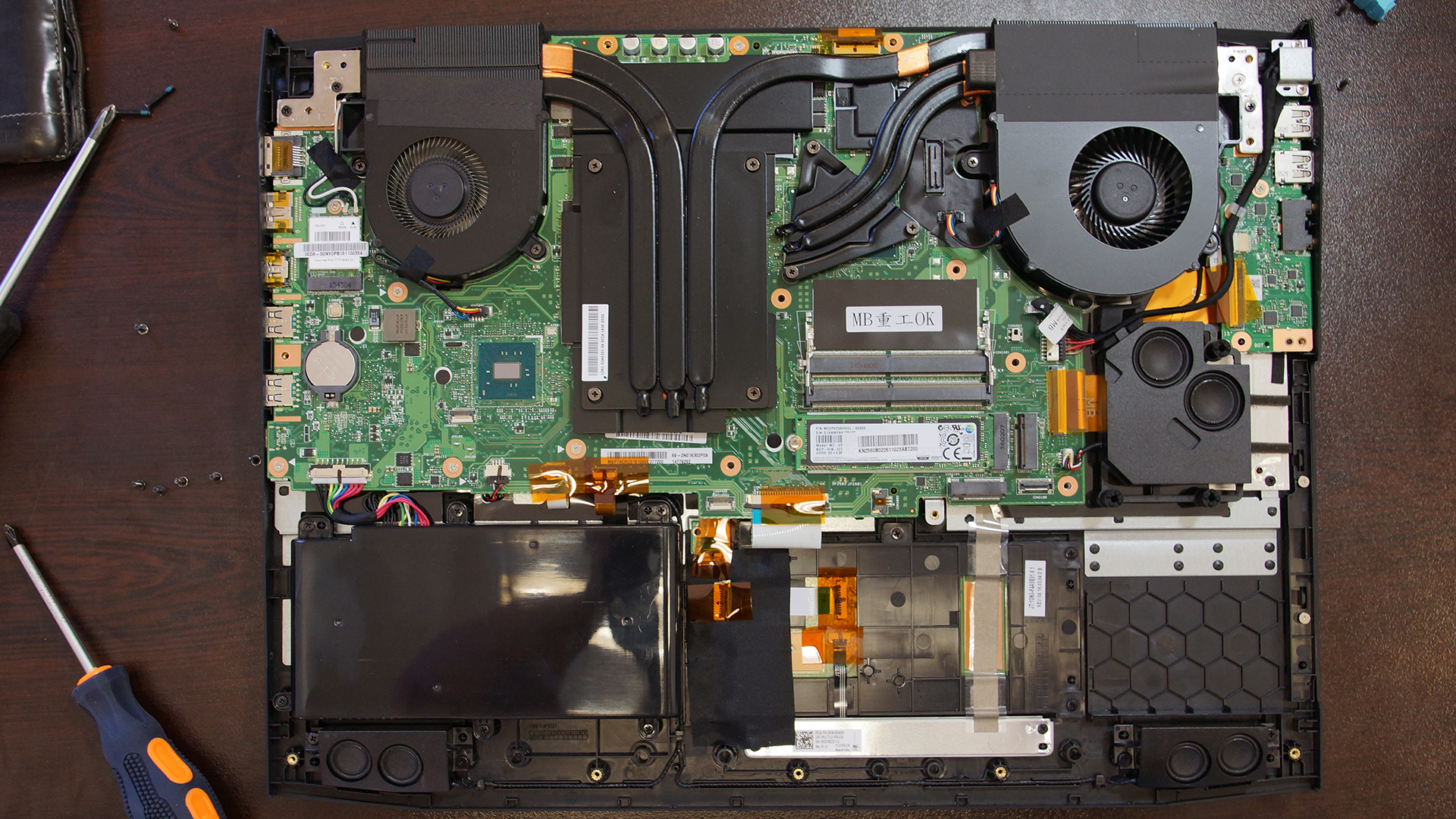 Inside Acer Predator 17X – disassembly, internal photos and upgrade options