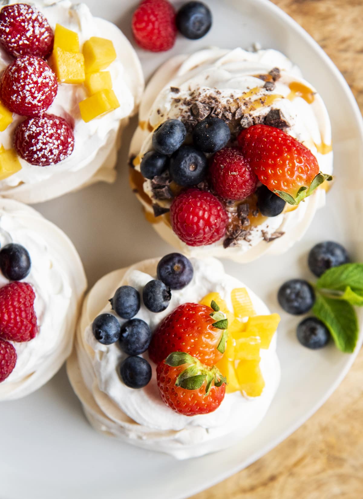 Mini Pavlovas – Like Mother, Like Daughter