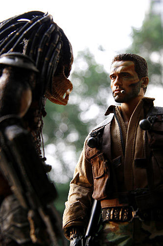 Outdoor Hot Toys’ Predator & Arnold Schwarzenegger in the House! Relive ...