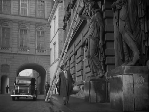 The Walking under Ladder Superstition Has Its Origin in Ancient Egypt ...