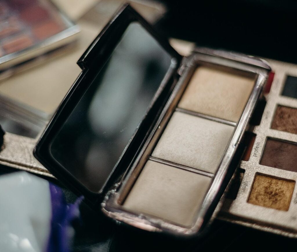 Jenis-jenis Highlighter dan Manfaatnya untuk Mempercantik Wajah