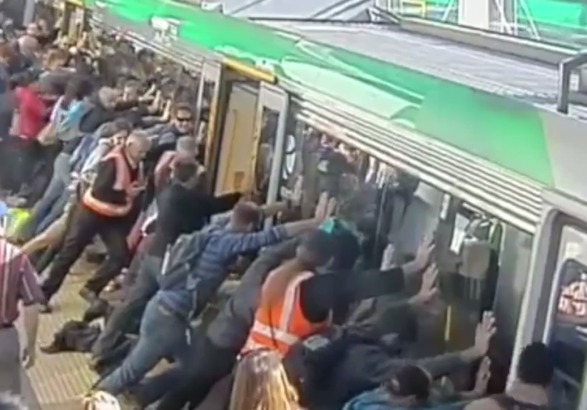 Hundreds of passengers manage to PUSH a train to save trapped man in ...