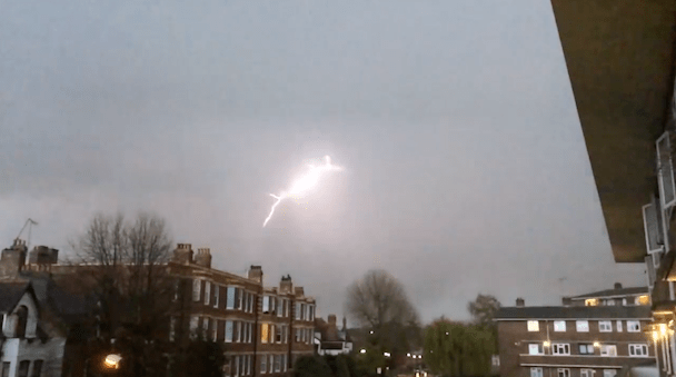 Heathrow plane struck by lightning during London thundersnow | Metro News