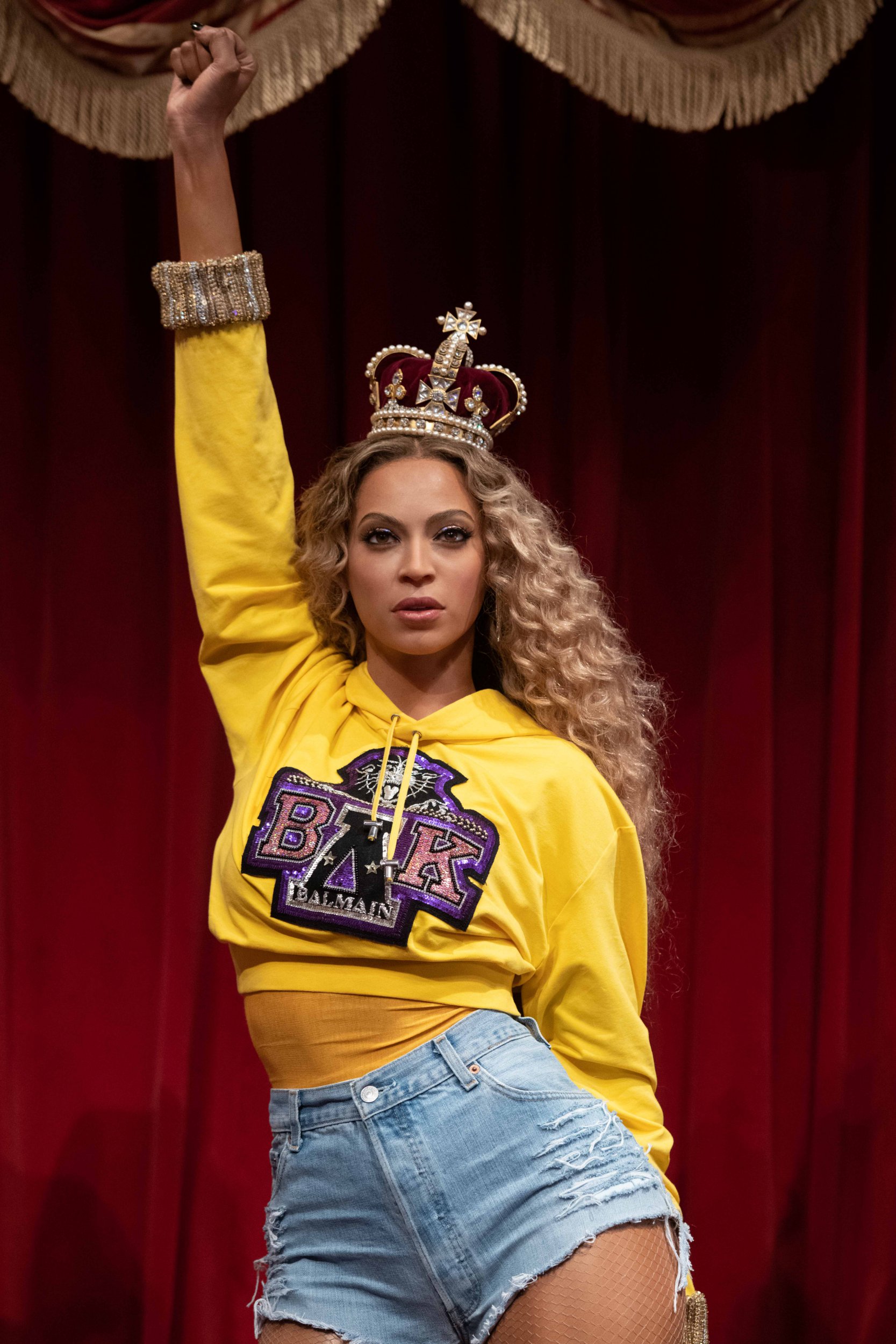 Beyonce takes rightful place in Madame Tussauds and replaces the Queen ...