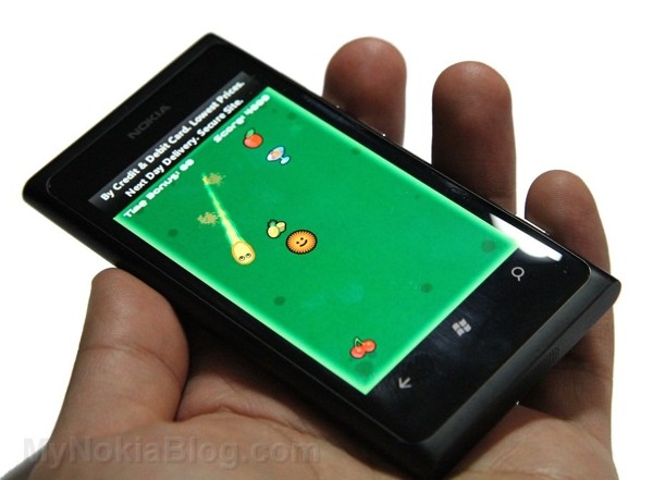 Lumiappaday #39: Nom Nom Worm demoed on the Nokia Lumia 800 : My Nokia ...