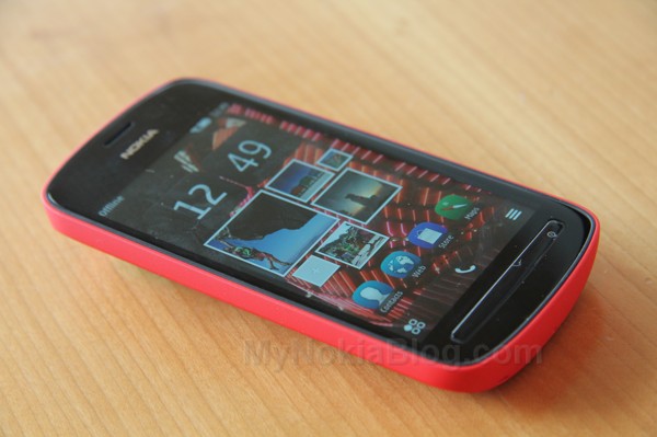Gallery: Red Nokia 808 PureView and Finnish Nokia Social Media Girls ...