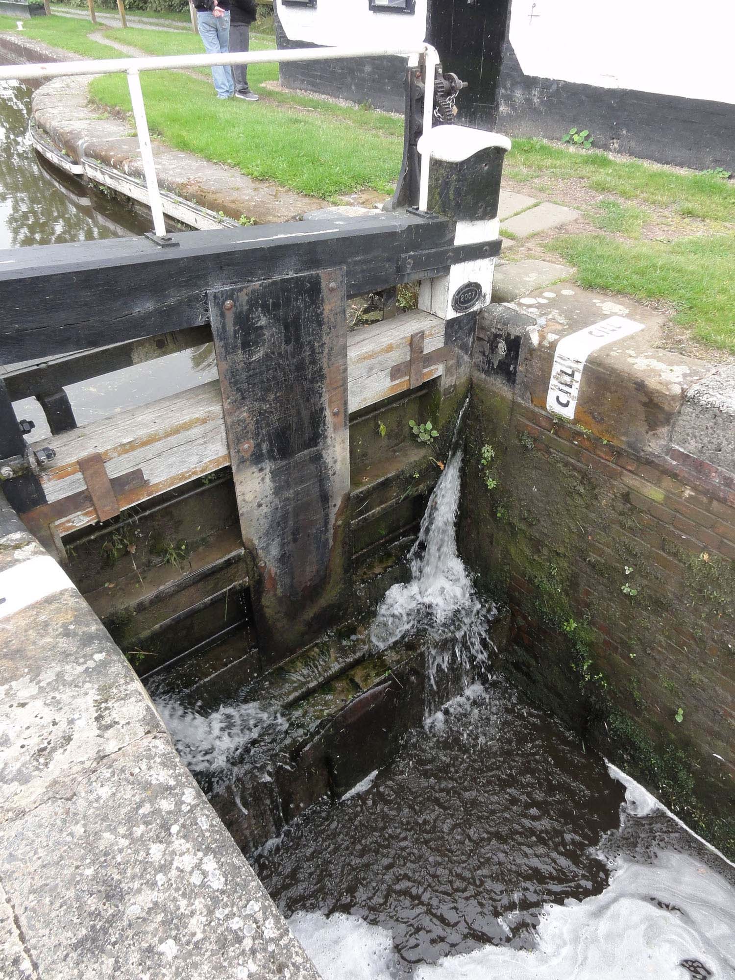 A narrowboat beginner’s guide to a “typical lock” – Narrowboating for ...