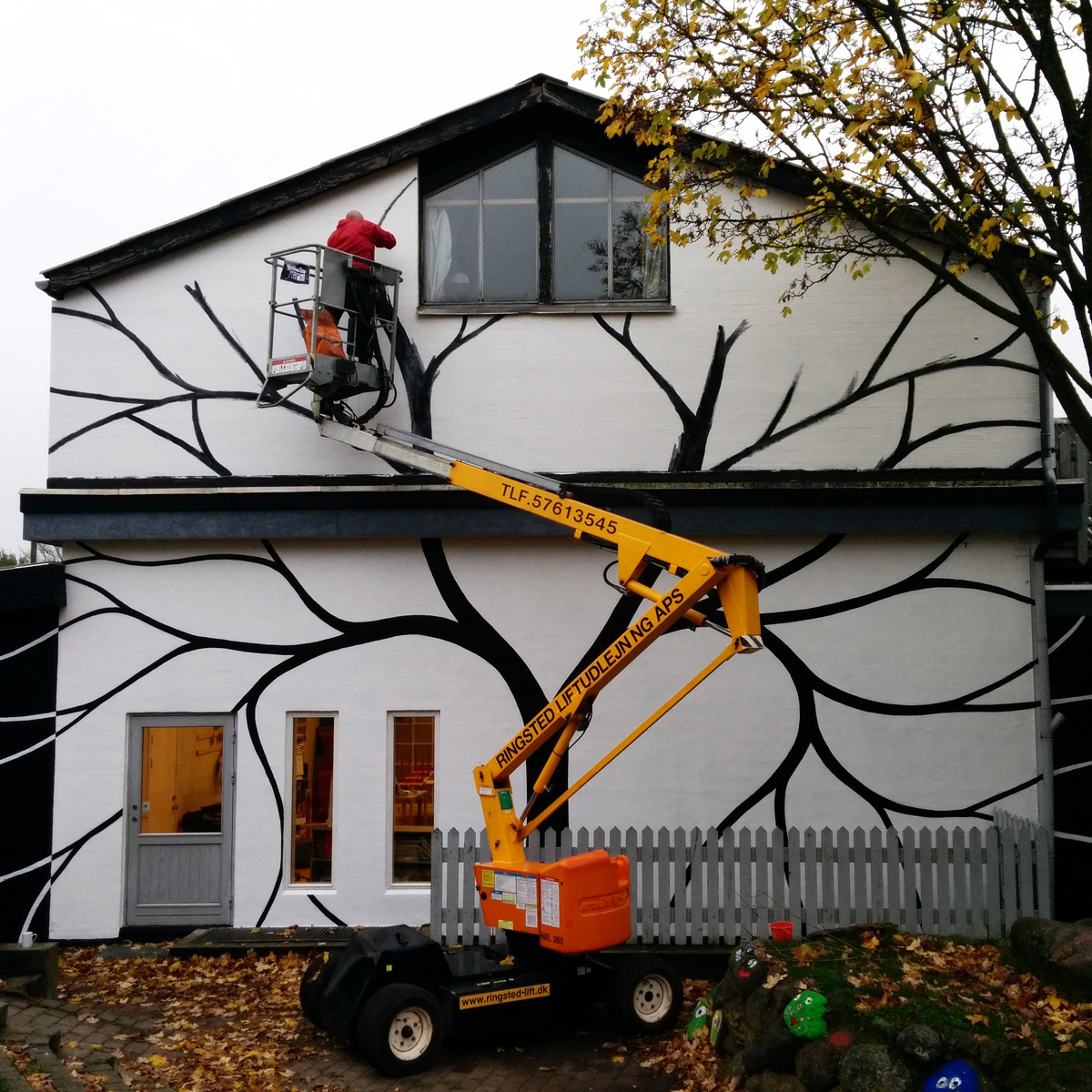 Gable painting, Roskilde Lilleskole - No Title Vægmalerier