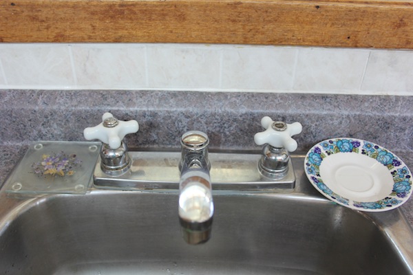 Pretty-up your kitchen sink to make dishwashing more enjoyable ...