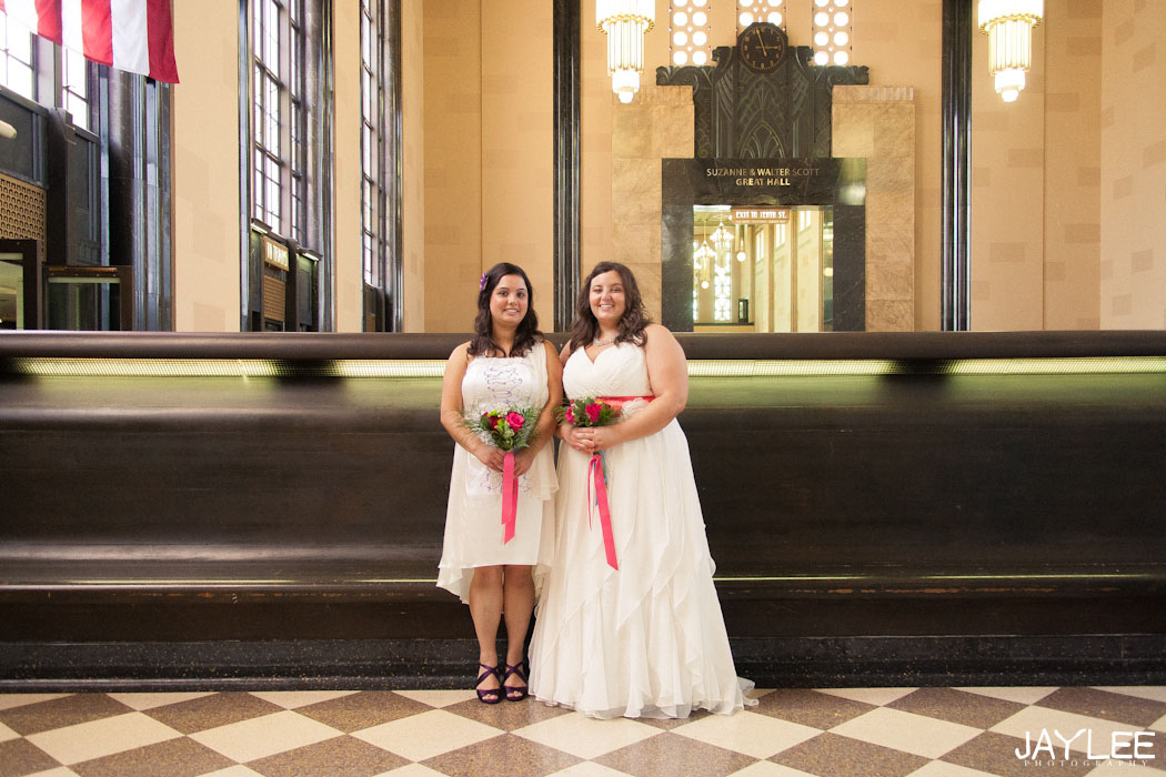 An Omaha wedding with an art gallery backdrop on Offbeat Wed (formerly ...