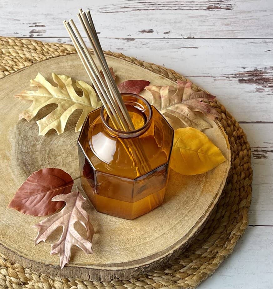 DIY Reed Diffuser in 20 Fall Scents {pumpkin spice, apple orchard ...