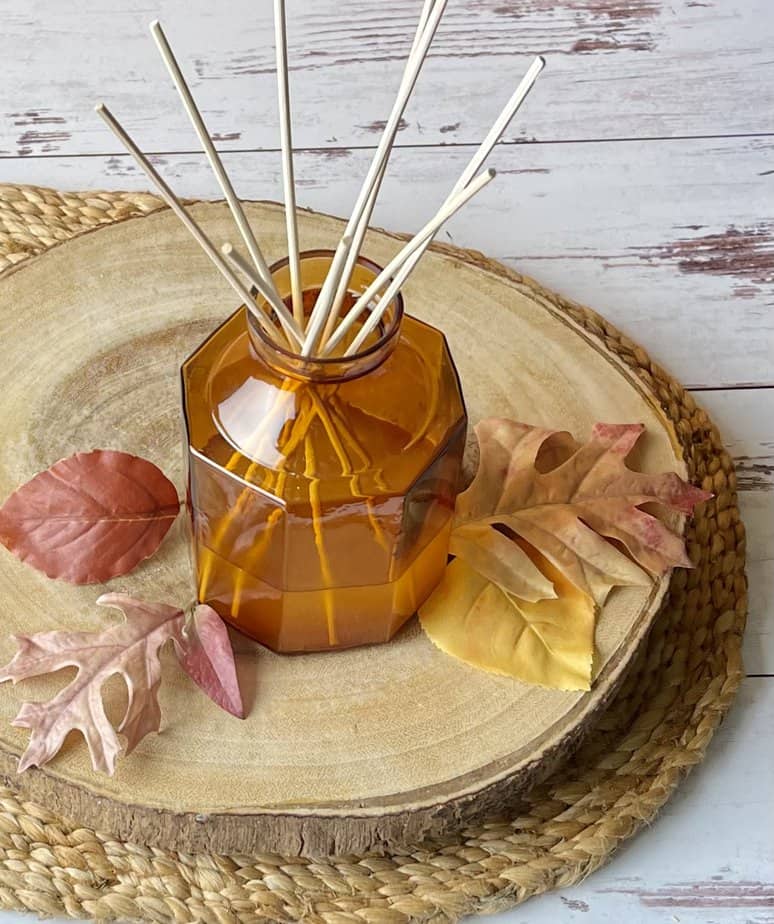 DIY Reed Diffuser in 20 Fall Scents {pumpkin spice, apple orchard ...