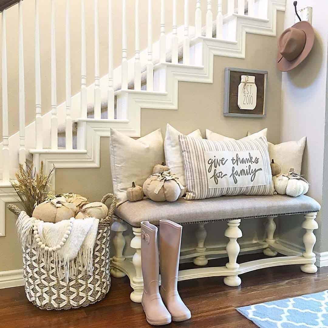 28 Welcoming Fall inspired Entryway Decorating Ideas 28-welcoming-fall-inspired-entryway-decorating-ideas