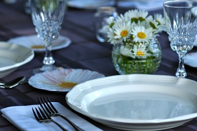 Using Accent Dishes to Compliment Your Table Setting