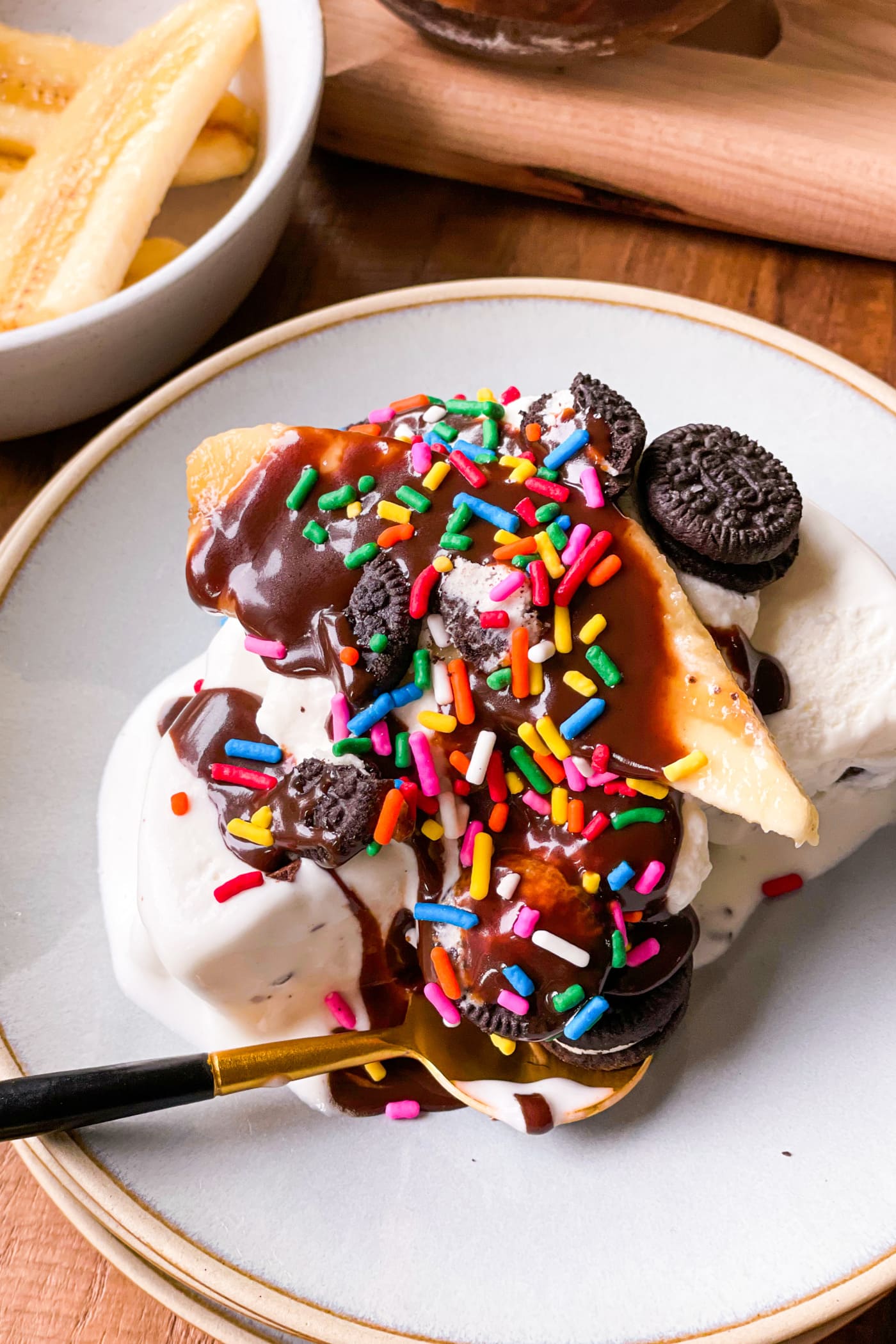 Slice Cream Sundaes Recipe - Reluctant Entertainer