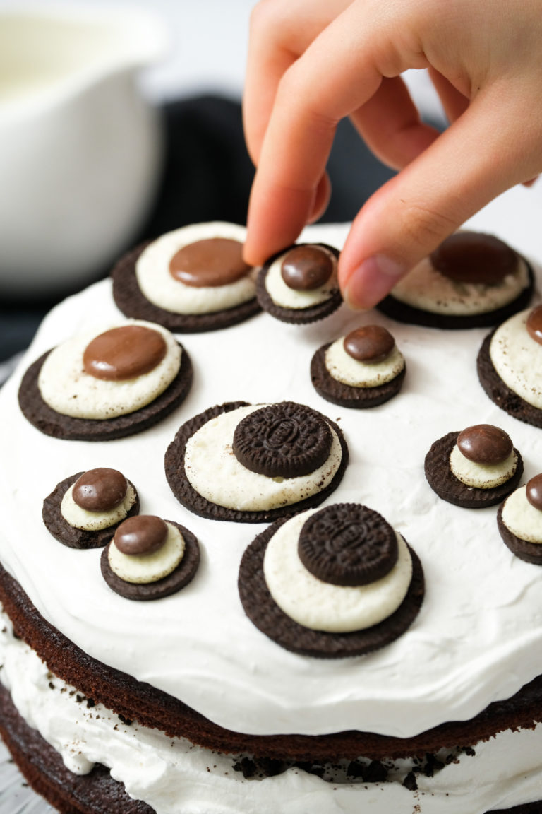 Spooky Oreo Halloween Cake - Reluctant Entertainer
