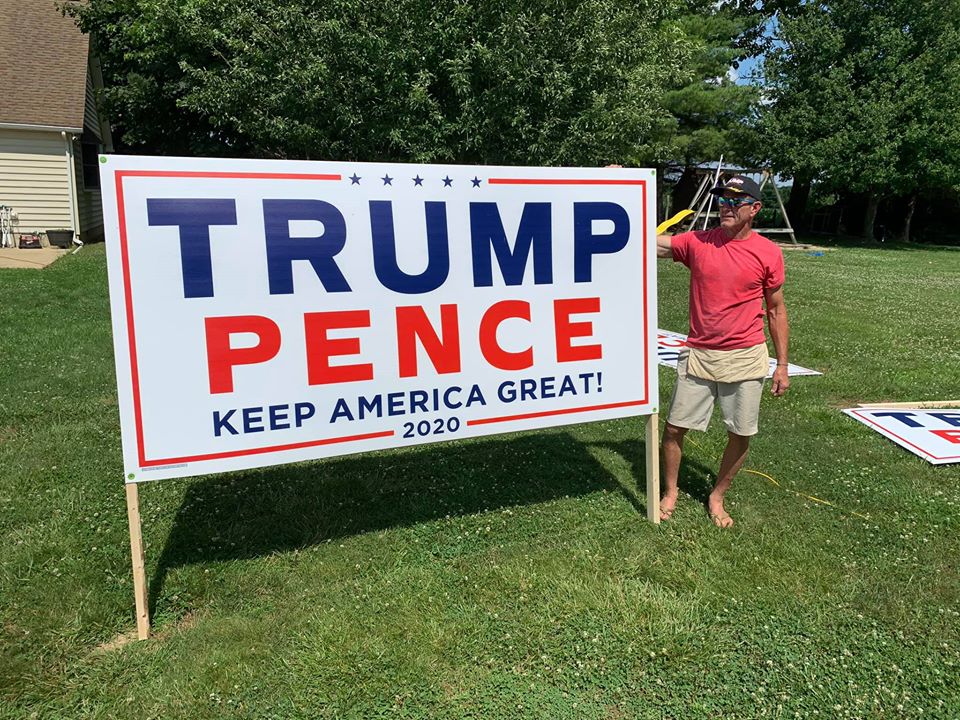 Republican Atheists Board Member helps with Trump 2020 campaign signs